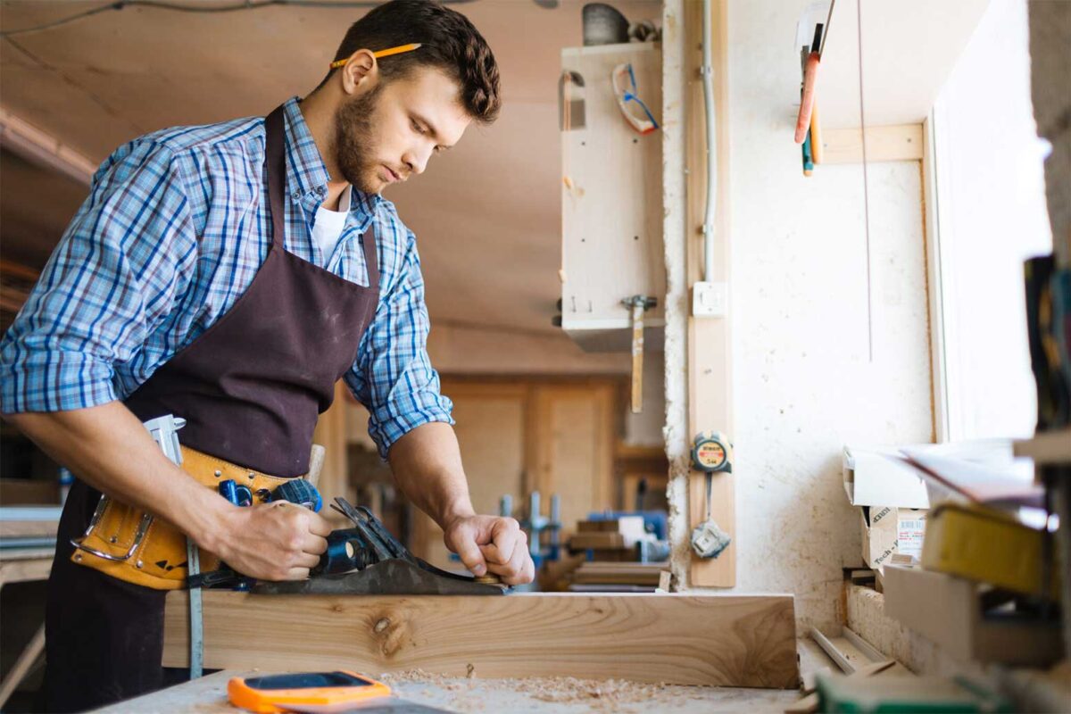 How Much do Carpenters Make? U.S. 2026 Salary Guide by State & Experience