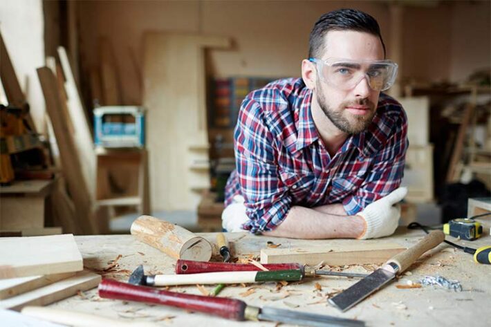 How to Get a Carpentry License in the U.S. by State