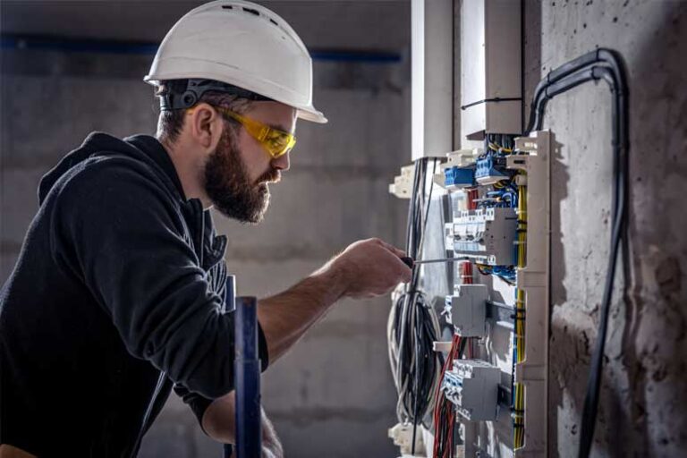 Electrician Salary Guide in US 2025 by State & Experience