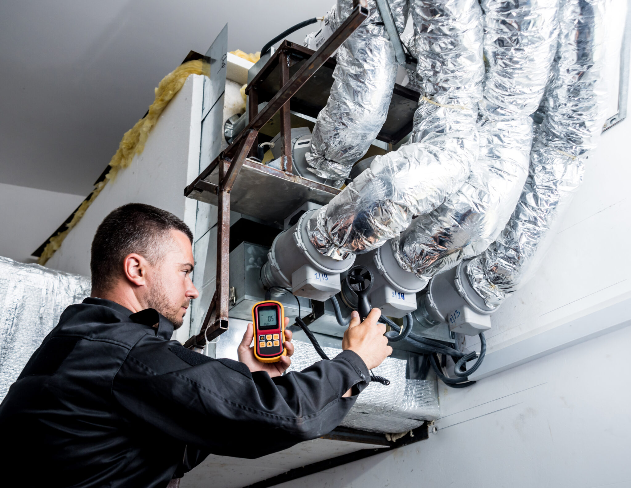 HVAC Technician: Skills, Responsibilities & How To Become One - Invoice Fly