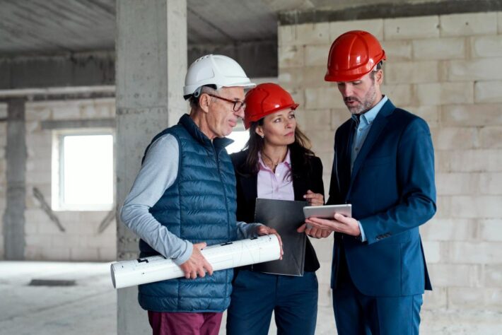 What Does a Contractor Do? Roles, Skills & How To Become One – Invoice Fly