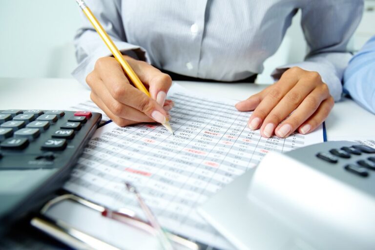 What Do Accountants Do? Tasks, Skills, and Accountant Types – Invoice Fly